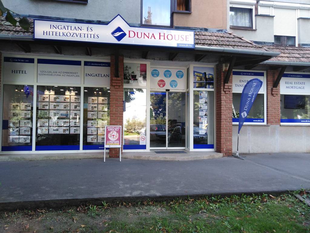 DH Ingatlaniroda - Dombóvár, Hunyadi tér